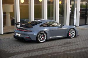 Grey Porsche 911 2024 in Vilnius, with an engine capacity of 4.00 L and mileage of 18 thousand km for 191900 €, photo 16 on AUTOMOTO.COM.LV