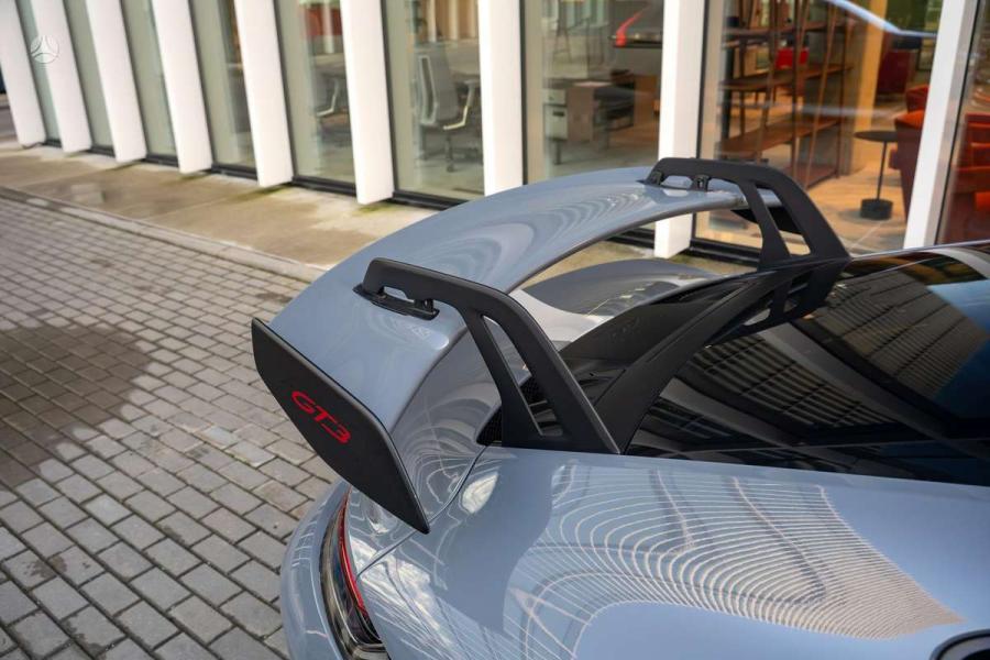 Grey Porsche 911 2024 in Vilnius, with an engine capacity of 4.00 L and mileage of 18 thousand km for 191900 €, photo 18 on AUTOMOTO.COM.LV
