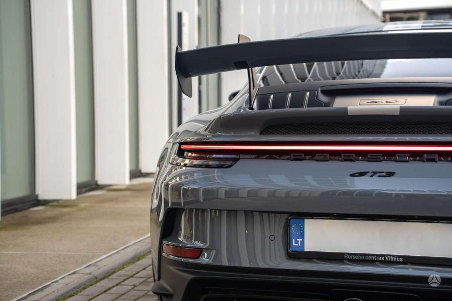 Grey Porsche 911 2024 in Vilnius, with an engine capacity of 4.00 L and mileage of 18 thousand km for 191900 €, photo 19 on AUTOMOTO.COM.LV