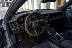 Grey Porsche 911 2024 in Vilnius, with an engine capacity of 4.00 L and mileage of 18 thousand km for 191900 €, photo 32 on AUTOMOTO.COM.LV