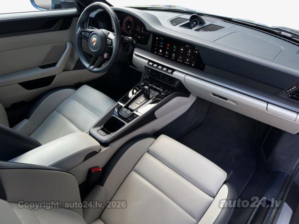 Grey Porsche 911 2025 in Riga, with an engine capacity of 3.00 L and mileage of 13 thousand km for 129900 €, photo 5 on AUTOMOTO.COM.LV