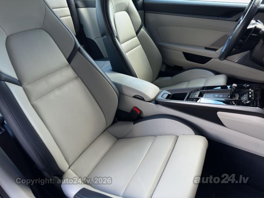 Pelēks Porsche 911 2025 Rīga, ar dzinēja tilpumu 3.00 L un nobraukumu 13 tūkst. km par 129900 €, foto 7 vietnē AUTOMOTO.COM.LV