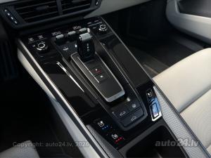 Pelēks Porsche 911 2025 Rīga, ar dzinēja tilpumu 3.00 L un nobraukumu 13 tūkst. km par 129900 €, foto 10 vietnē AUTOMOTO.COM.LV