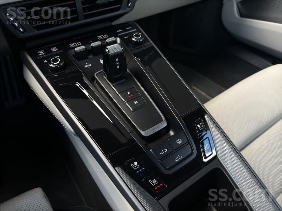 Pelēks Porsche 911 2025 Rīga, ar dzinēja tilpumu 3.00 L un nobraukumu 13 tūkst. km par 129900 €, foto 10 vietnē AUTOMOTO.COM.LV