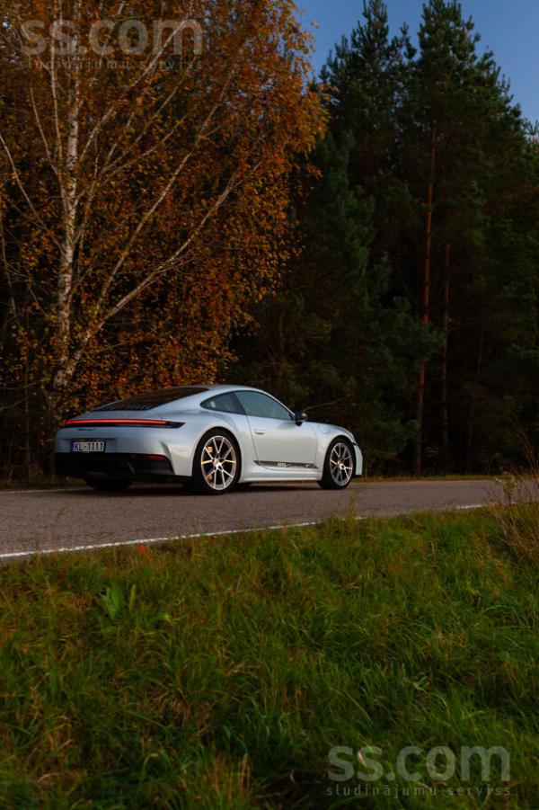 Серый Порше 911 2025 в Рига, объемом двигателя 3.00 л и пробегом 5 тыс. км за 139900 €, фото 2 на AUTOMOTO.COM.LV