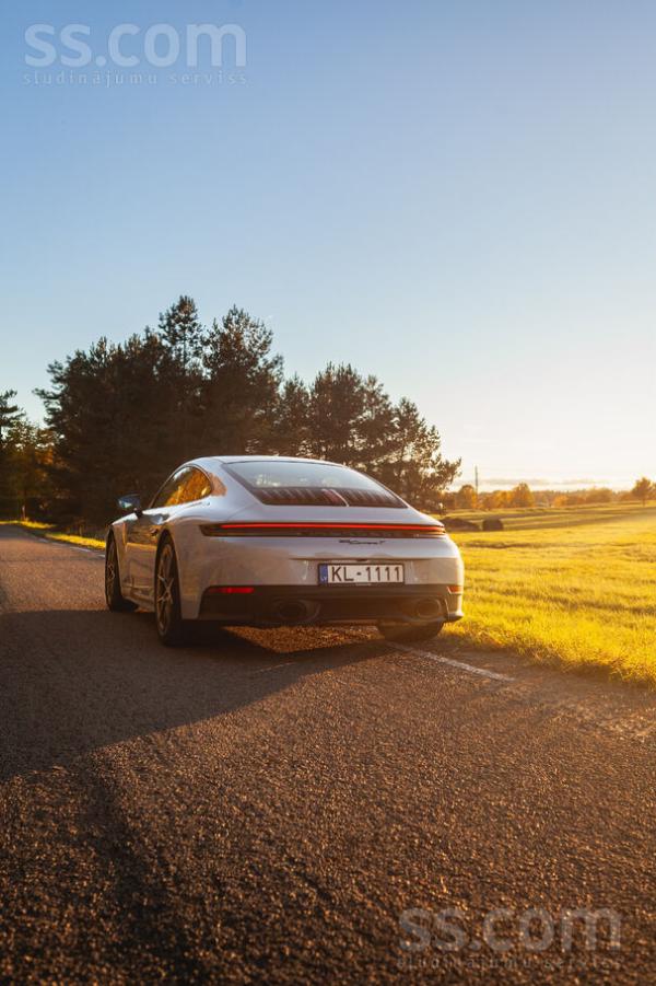 Серый Порше 911 2025 в Рига, объемом двигателя 3.00 л и пробегом 5 тыс. км за 139900 €, фото 4 на AUTOMOTO.COM.LV