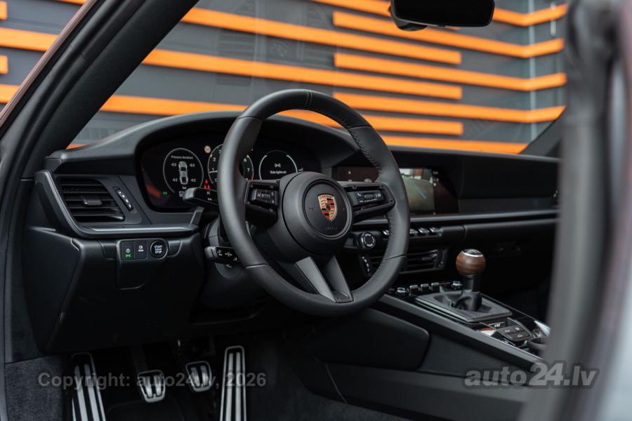 Серый Порше 911 2025 в Таллин, объемом двигателя 3.00 л и пробегом 2 тыс. км за 198400 €, фото 12 на AUTOMOTO.COM.LV