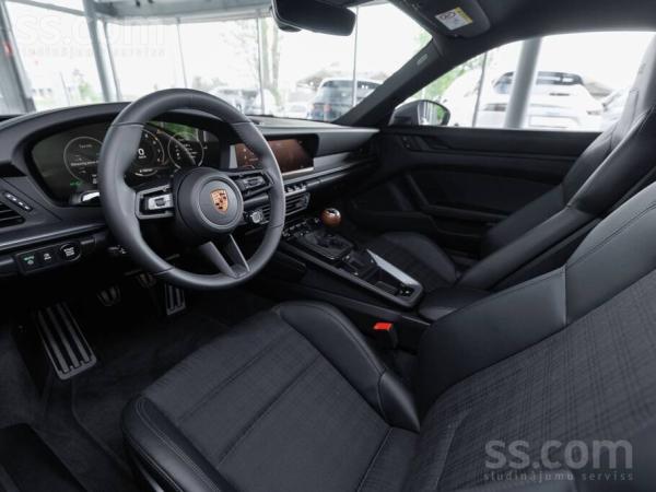 Pelēks Porsche 911 2026 Rīga, ar dzinēja tilpumu 3.00 L un nobraukumu 3 tūkst. km par 129000 €, foto 4 vietnē AUTOMOTO.COM.LV