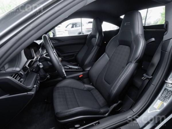 Pelēks Porsche 911 2026 Rīga, ar dzinēja tilpumu 3.00 L un nobraukumu 3 tūkst. km par 129000 €, foto 5 vietnē AUTOMOTO.COM.LV