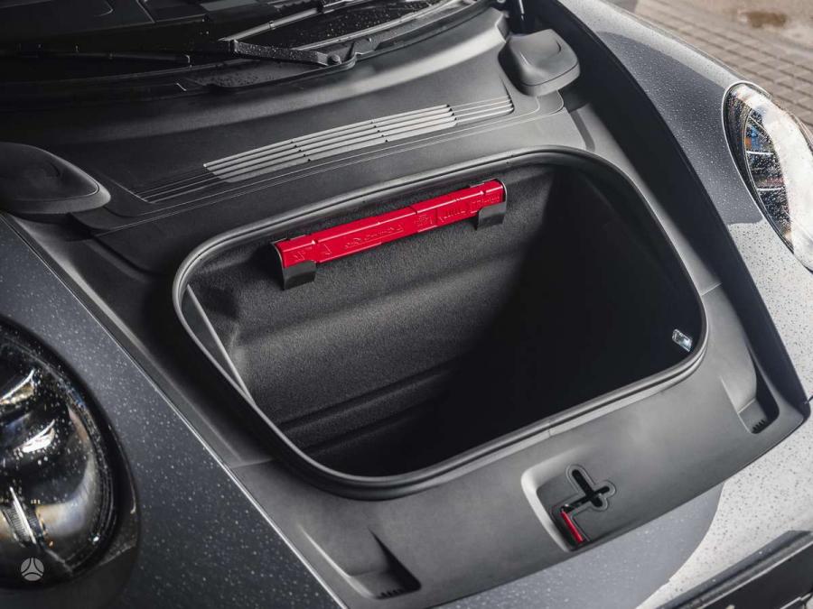 Pelēks Porsche 911 2026 Viļņa, ar dzinēja tilpumu 2.98 L un nobraukumu 3 tūkst. km par 205459 €, foto 48 vietnē AUTOMOTO.COM.LV