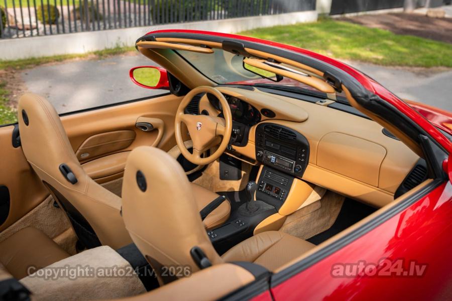 Sarkans Porsche 911 2001 Tallina, ar dzinēja tilpumu 3.40 L un nobraukumu 135 tūkst. km par 30990 €, foto 19 vietnē AUTOMOTO.COM.LV
