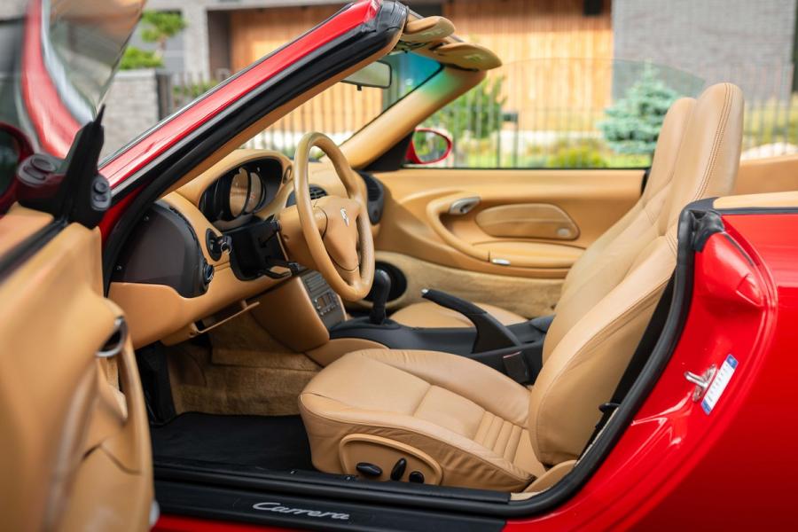Красный Порше 911 2001 в Таллин, объемом двигателя 3.40 л и пробегом 135 тыс. км за 30990 €, фото 23 на AUTOMOTO.COM.LV