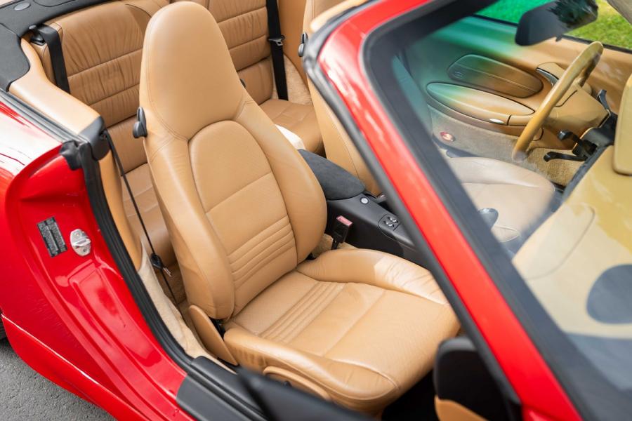 Красный Порше 911 2001 в Таллин, объемом двигателя 3.40 л и пробегом 135 тыс. км за 30990 €, фото 26 на AUTOMOTO.COM.LV