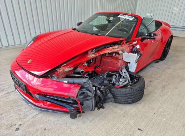 Sarkans Porsche 911 2024 Klaipėda, ar dzinēja tilpumu 2.98 L un nobraukumu 7 tūkst. km par 75000 €, foto 3 vietnē AUTOMOTO.COM.LV