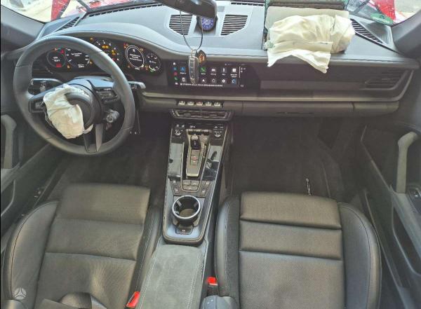 Sarkans Porsche 911 2024 Klaipėda, ar dzinēja tilpumu 2.98 L un nobraukumu 7 tūkst. km par 75000 €, foto 5 vietnē AUTOMOTO.COM.LV