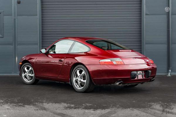Sarkans Porsche 911 2000 Viļņa, ar dzinēja tilpumu 3.44 L un nobraukumu 122 tūkst. km par 24500 €, foto 3 vietnē AUTOMOTO.COM.LV