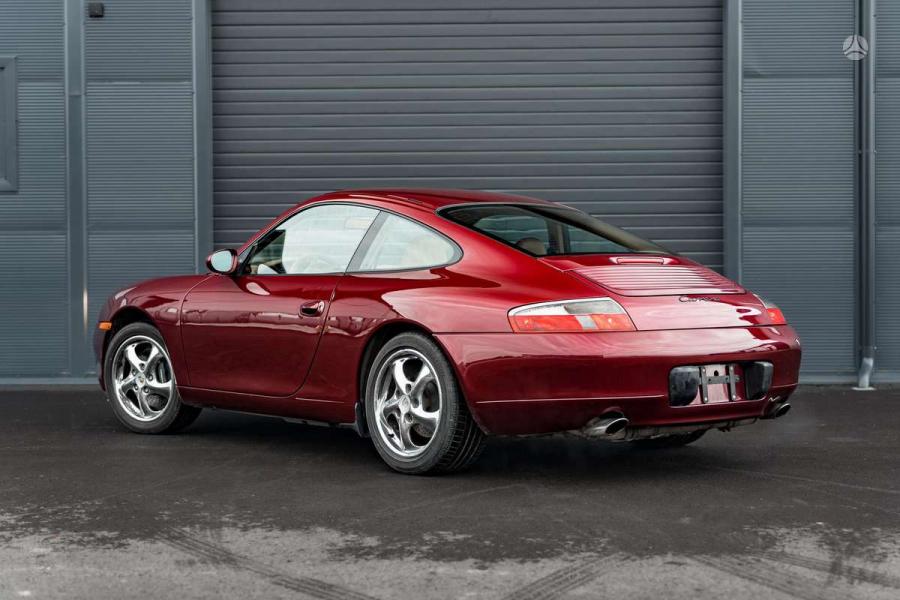 Sarkans Porsche 911 2000 Viļņa, ar dzinēja tilpumu 3.44 L un nobraukumu 122 tūkst. km par 24500 €, foto 4 vietnē AUTOMOTO.COM.LV