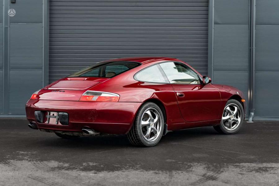 Sarkans Porsche 911 2000 Viļņa, ar dzinēja tilpumu 3.44 L un nobraukumu 122 tūkst. km par 24500 €, foto 5 vietnē AUTOMOTO.COM.LV