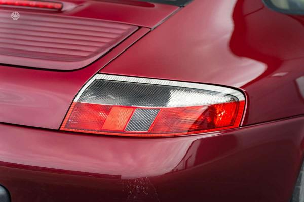 Sarkans Porsche 911 2000 Viļņa, ar dzinēja tilpumu 3.44 L un nobraukumu 122 tūkst. km par 24500 €, foto 7 vietnē AUTOMOTO.COM.LV