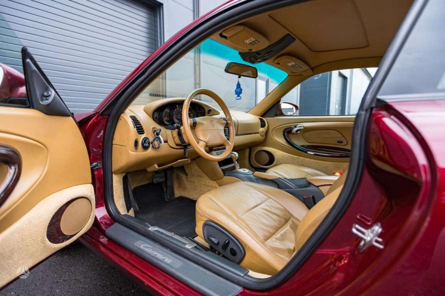 Sarkans Porsche 911 2000 Viļņa, ar dzinēja tilpumu 3.44 L un nobraukumu 122 tūkst. km par 24500 €, foto 14 vietnē AUTOMOTO.COM.LV