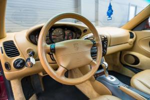 Sarkans Porsche 911 2000 Viļņa, ar dzinēja tilpumu 3.44 L un nobraukumu 122 tūkst. km par 24500 €, foto 15 vietnē AUTOMOTO.COM.LV