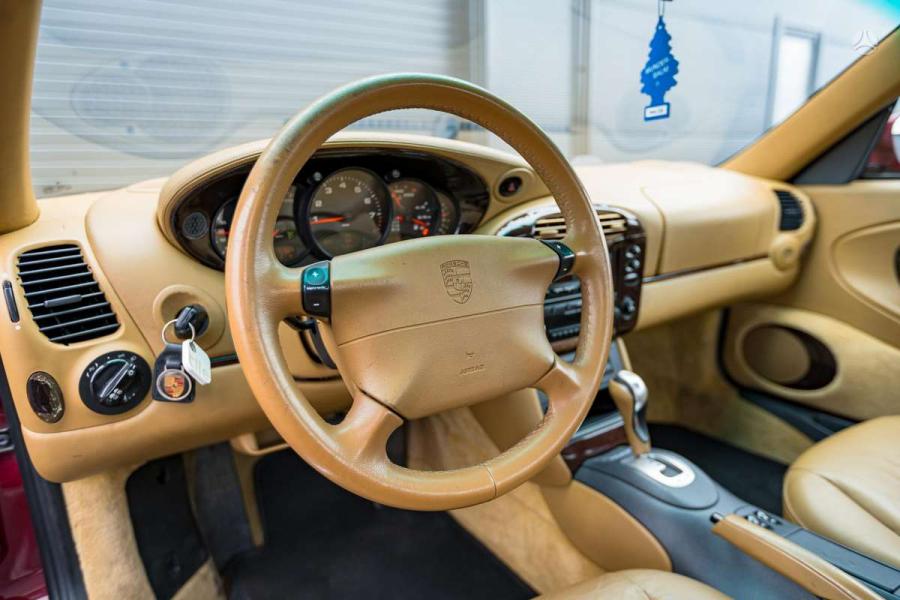 Sarkans Porsche 911 2000 Viļņa, ar dzinēja tilpumu 3.44 L un nobraukumu 122 tūkst. km par 24500 €, foto 15 vietnē AUTOMOTO.COM.LV