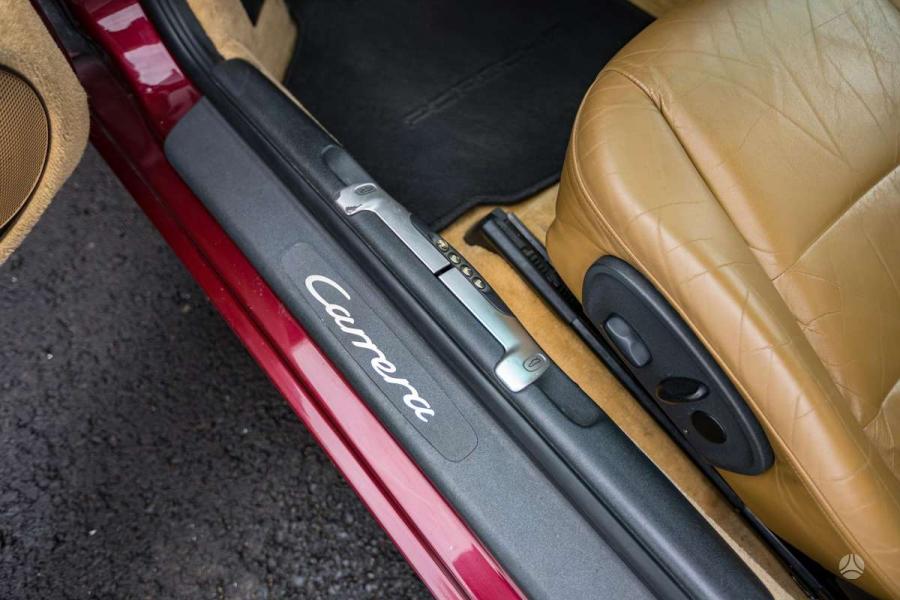 Sarkans Porsche 911 2000 Viļņa, ar dzinēja tilpumu 3.44 L un nobraukumu 122 tūkst. km par 24500 €, foto 17 vietnē AUTOMOTO.COM.LV