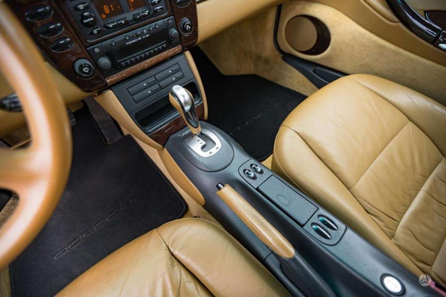 Sarkans Porsche 911 2000 Viļņa, ar dzinēja tilpumu 3.44 L un nobraukumu 122 tūkst. km par 24500 €, foto 18 vietnē AUTOMOTO.COM.LV