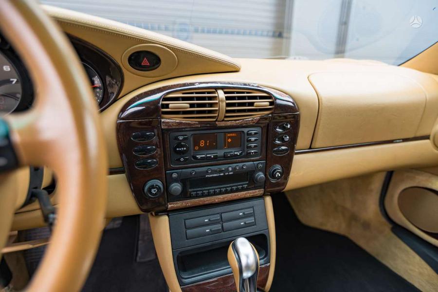 Sarkans Porsche 911 2000 Viļņa, ar dzinēja tilpumu 3.44 L un nobraukumu 122 tūkst. km par 24500 €, foto 19 vietnē AUTOMOTO.COM.LV