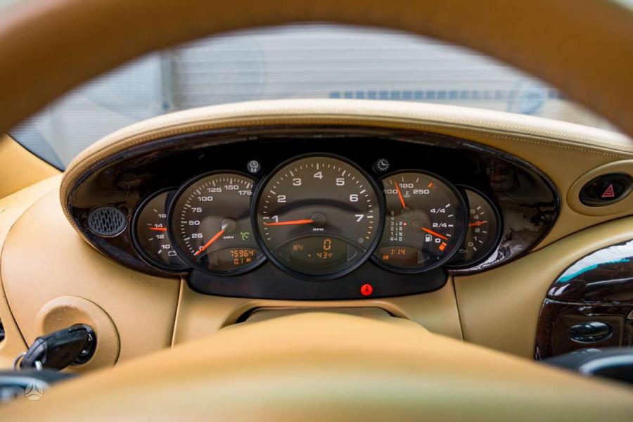 Sarkans Porsche 911 2000 Viļņa, ar dzinēja tilpumu 3.44 L un nobraukumu 122 tūkst. km par 24500 €, foto 21 vietnē AUTOMOTO.COM.LV