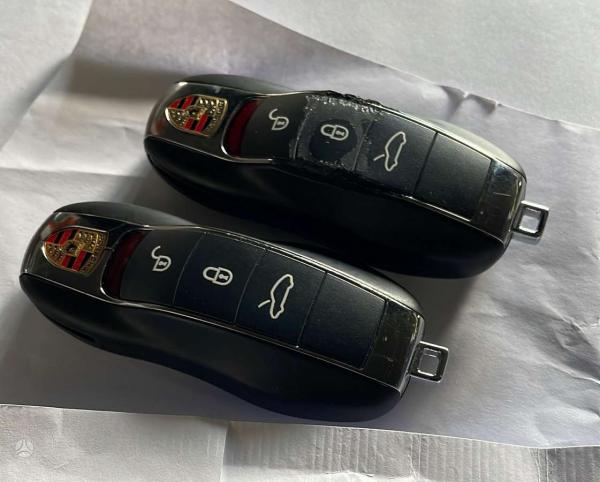 Красный Порше 911 2016 в Вильнюс, объемом двигателя 3.80 л и пробегом 32 тыс. км за 59900 €, фото 8 на AUTOMOTO.COM.LV