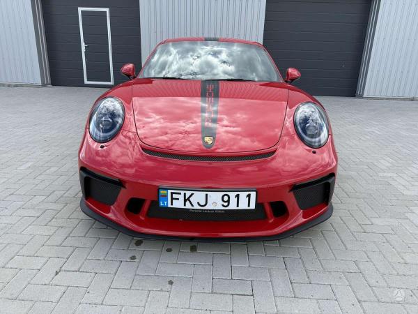 Red Porsche 911 2017 in Panevezys, with an engine capacity of 4.00 L and mileage of 22 thousand km for 157900 €, photo 1 on AUTOMOTO.COM.LV