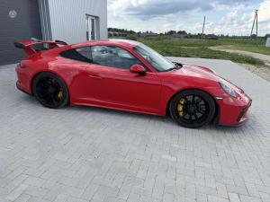 Red Porsche 911 2017 in Panevezys, with an engine capacity of 4.00 L and mileage of 22 thousand km for 157900 €, photo 4 on AUTOMOTO.COM.LV