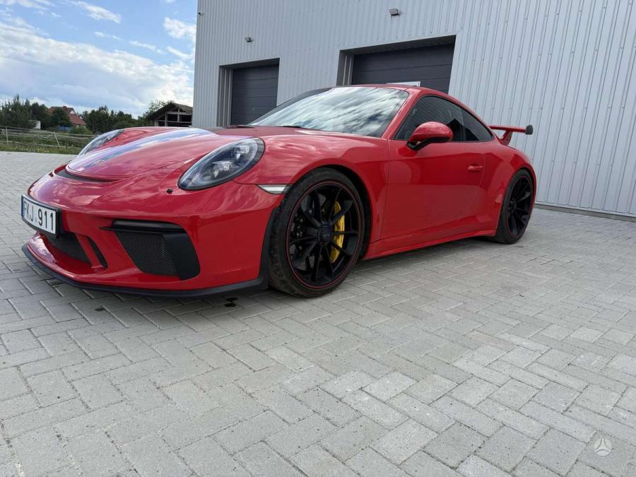 Red Porsche 911 2017 in Panevezys, with an engine capacity of 4.00 L and mileage of 22 thousand km for 157900 €, photo 6 on AUTOMOTO.COM.LV