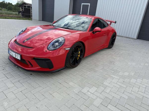 Red Porsche 911 2017 in Panevezys, with an engine capacity of 4.00 L and mileage of 22 thousand km for 157900 €, photo 6 on AUTOMOTO.COM.LV