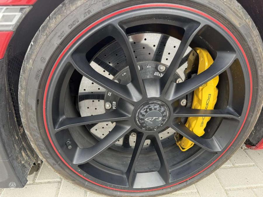 Red Porsche 911 2017 in Panevezys, with an engine capacity of 4.00 L and mileage of 22 thousand km for 157900 €, photo 8 on AUTOMOTO.COM.LV