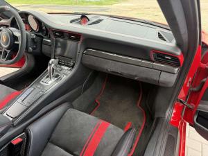 Red Porsche 911 2017 in Panevezys, with an engine capacity of 4.00 L and mileage of 22 thousand km for 157900 €, photo 14 on AUTOMOTO.COM.LV