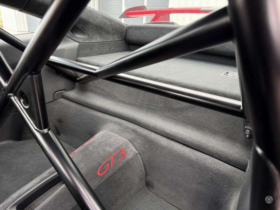 Red Porsche 911 2017 in Panevezys, with an engine capacity of 4.00 L and mileage of 22 thousand km for 157900 €, photo 16 on AUTOMOTO.COM.LV