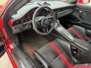 Red Porsche 911 2017 in Panevezys, with an engine capacity of 4.00 L and mileage of 22 thousand km for 157900 €, photo 17 on AUTOMOTO.COM.LV