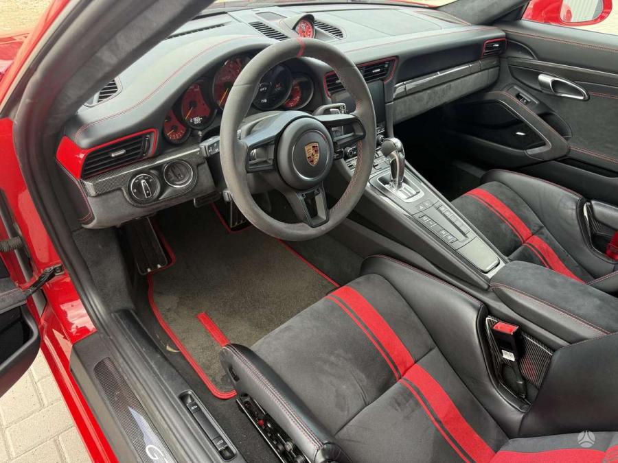 Red Porsche 911 2017 in Panevezys, with an engine capacity of 4.00 L and mileage of 22 thousand km for 157900 €, photo 17 on AUTOMOTO.COM.LV