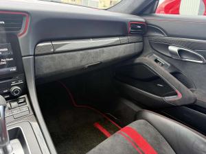 Red Porsche 911 2017 in Panevezys, with an engine capacity of 4.00 L and mileage of 22 thousand km for 157900 €, photo 19 on AUTOMOTO.COM.LV