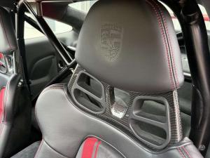 Red Porsche 911 2017 in Panevezys, with an engine capacity of 4.00 L and mileage of 22 thousand km for 157900 €, photo 20 on AUTOMOTO.COM.LV