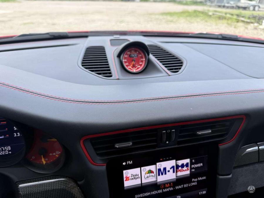 Red Porsche 911 2017 in Panevezys, with an engine capacity of 4.00 L and mileage of 22 thousand km for 157900 €, photo 21 on AUTOMOTO.COM.LV