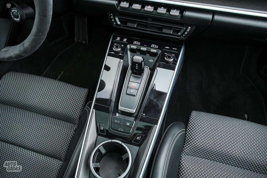 Красный Порше 911 2020 в Каунас, объемом двигателя 3.00 л и пробегом 60 тыс. км за 109950 €, фото 24 на AUTOMOTO.COM.LV