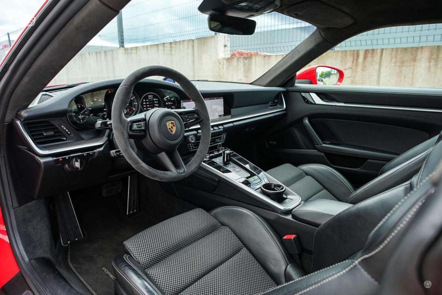 Красный Порше 911 2020 в Каунас, объемом двигателя 3.00 л и пробегом 60 тыс. км за 109950 €, фото 29 на AUTOMOTO.COM.LV