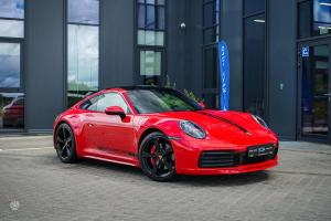 Sarkans Porsche 911 2020 Kauņa, ar dzinēja tilpumu 2.98 L un nobraukumu 60 tūkst. km par 104950 €, foto  vietnē AUTOMOTO.COM.LV