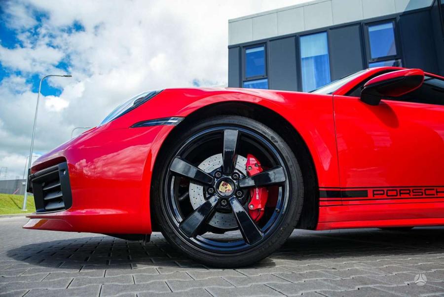 Sarkans Porsche 911 2020 Kauņa, ar dzinēja tilpumu 2.98 L un nobraukumu 60 tūkst. km par 104950 €, foto 7 vietnē AUTOMOTO.COM.LV