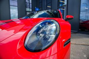 Sarkans Porsche 911 2020 Kauņa, ar dzinēja tilpumu 2.98 L un nobraukumu 60 tūkst. km par 104950 €, foto 8 vietnē AUTOMOTO.COM.LV
