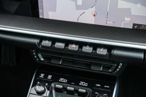 Sarkans Porsche 911 2020 Kauņa, ar dzinēja tilpumu 2.98 L un nobraukumu 60 tūkst. km par 104950 €, foto 23 vietnē AUTOMOTO.COM.LV