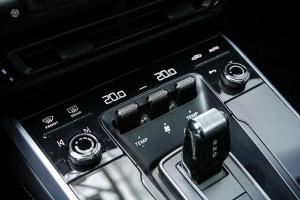 Sarkans Porsche 911 2020 Kauņa, ar dzinēja tilpumu 2.98 L un nobraukumu 60 tūkst. km par 104950 €, foto 26 vietnē AUTOMOTO.COM.LV
